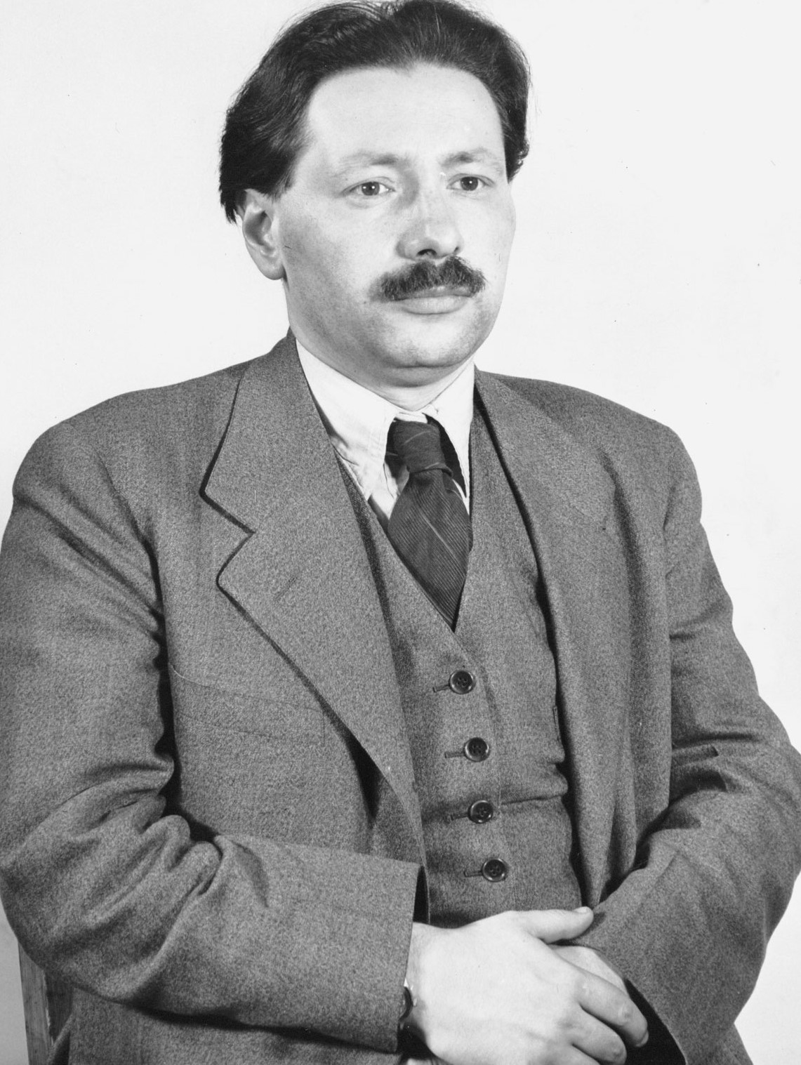 Ernst Boris Chain, a German scientist that helped with the widespread ...